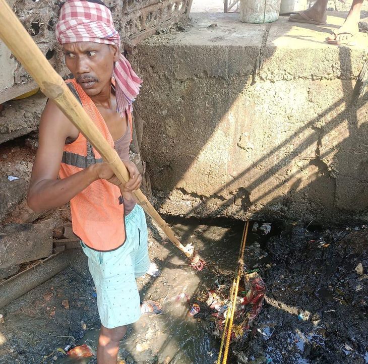 Cleaning of jammed culvert in Mistripada | मिस्त्रीपाड़ा में जाम पुलिया ...