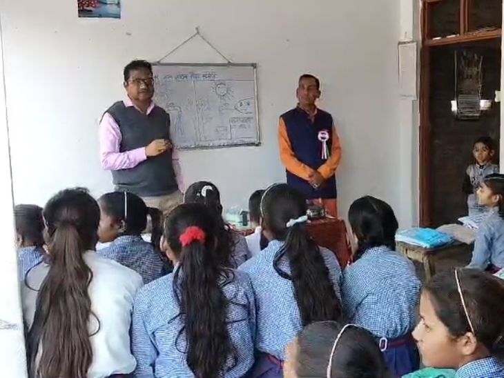 Hindi calligraphy competition in Sunauli | सुनौली में हिंदी सुलेख ...