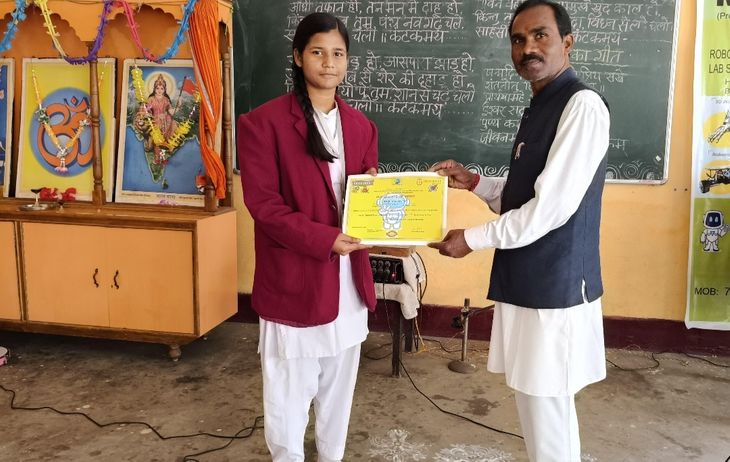 Sister Ayanshi Pandey and Sushmita Mandal were honored | बहन अयांशी पांडेय और सुष्मिता मंडल को ...