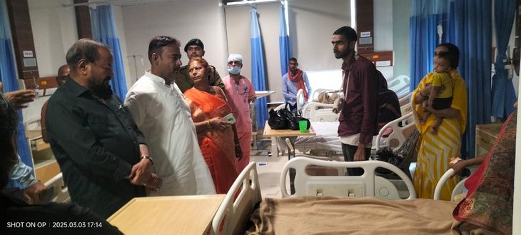 MLA Vibha Devi met the victims of Nardiganj | नारदीगंज के पीड़ितों से मिलीं विधायक विभा देवी ...