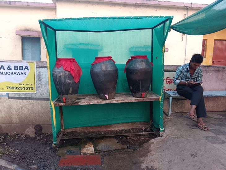 The municipality has set up a drinking water stall for the people in ...