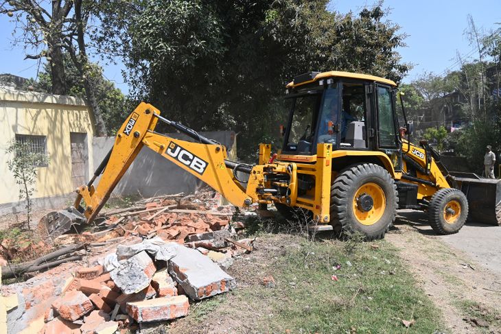 5 illegally occupied quarters of BSL vacated | बीएसएल के 5 अवैध कब्जा वाले क्वार्टर खाली कराया ...