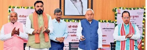 Three lakh families received Rs 1200 crore to build houses | तीन लाख ...