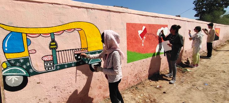 Artists painted pictures of Rajasthani culture on the walls of PM Shri ...