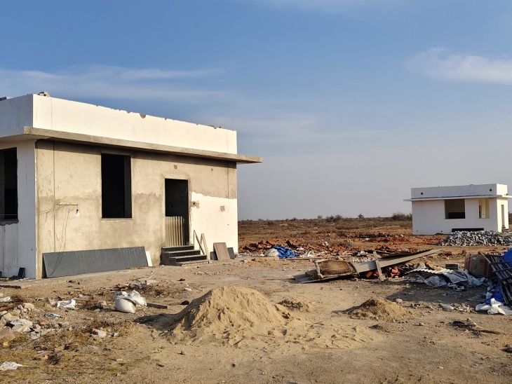 Construction of Kharmor breeding center stuck | खरमोर ब्रीडिंग सेंटर का ...