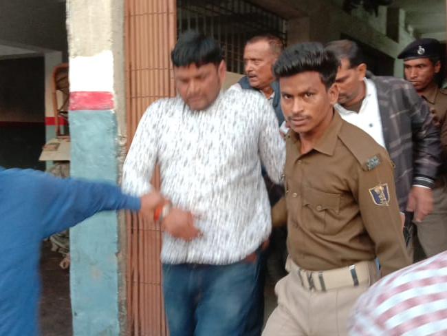 vigilance caught housing assistant red handed taking bribe in Gaya by ...