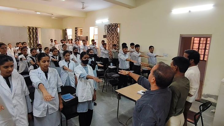 Nursing students were made to take a pledge to make Jalore TB free ...