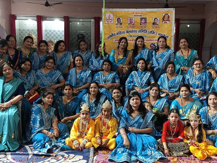 Holi gathering of women of Varshneya community in Sasni | सासनी में ...