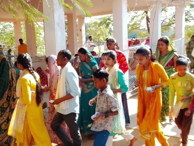 A huge crowd of devotees gathered for Ramcharitmanas Mahayagya in ...