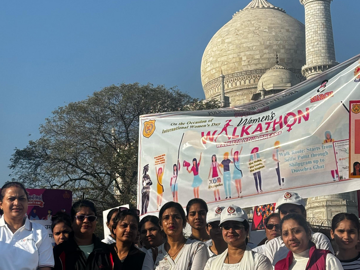 Agra Police Commissionerate organized a walkathon | आगरा पुलिस ...