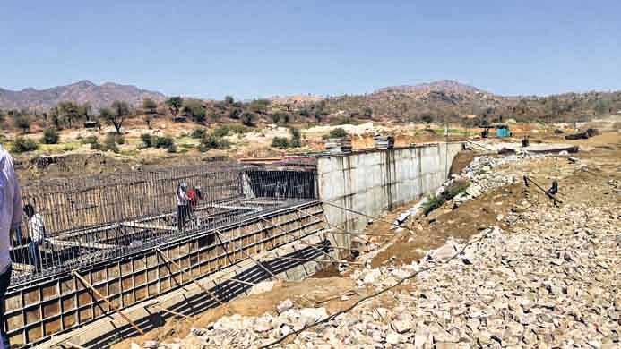 The Sei has become 4 meters deep for 5.55 km, 1.22 km part is left, it ...