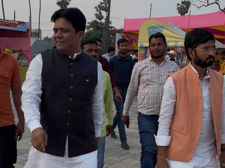 Bihar MLC Khalid Anwar hits back at Dhirendra Shastri