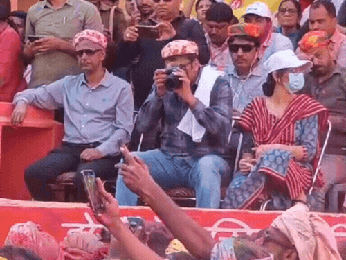 Photography style of Agra DM