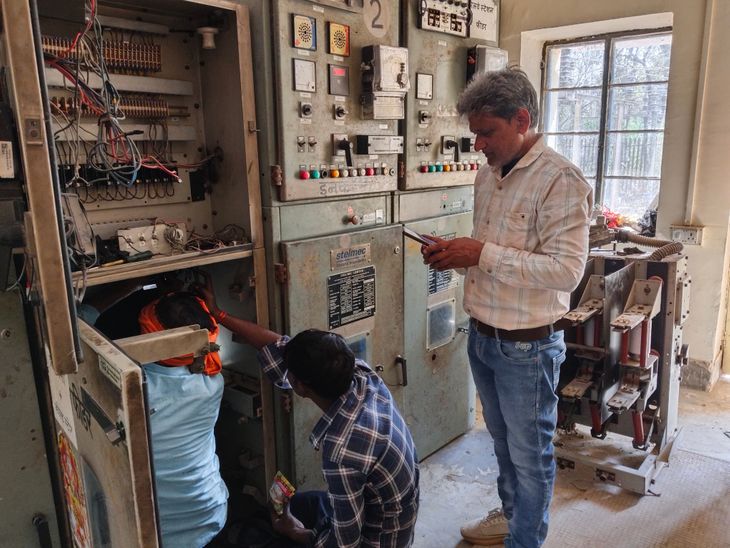 Supply stopped for three hours due to fault in Jhakrasi feeder, people are troubled in the heat ...