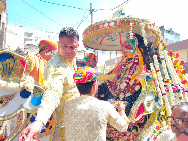 A grand Nishan Yatra was organized on the occasion of Khatu Shyam's ...