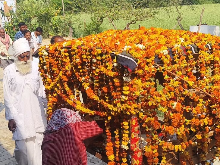 A grand procession was taken out in Shivgarh | शिवगढ़ में निकली भव्य ...