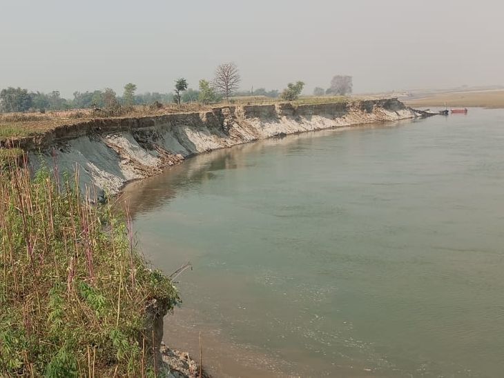 Erosion of Saryu river became a problem river reached just 20 meters ...