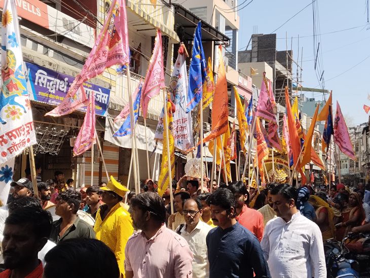 Devotees gathered in the Nishan Yatra of Khatu Shyam | खाटू श्याम की ...