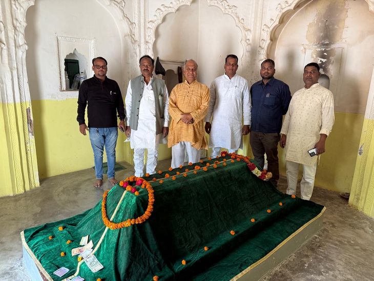 Himanshu Kumar, who went on a goodwill tour, reached Maghar | सद्भावना ...