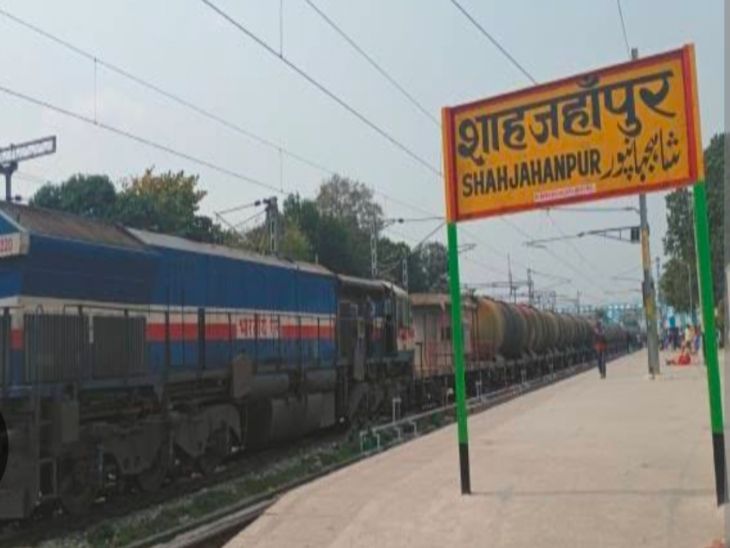 TTE misbehaved with a woman passenger in Ayodhya Express | अयोध्या ...