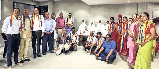 Honoring five ascetics in Varshitap Anumodana Choubisi | वर्षीतप ...