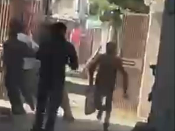 There was a fight and uproar between two parties in Atala of Prayagraj ...