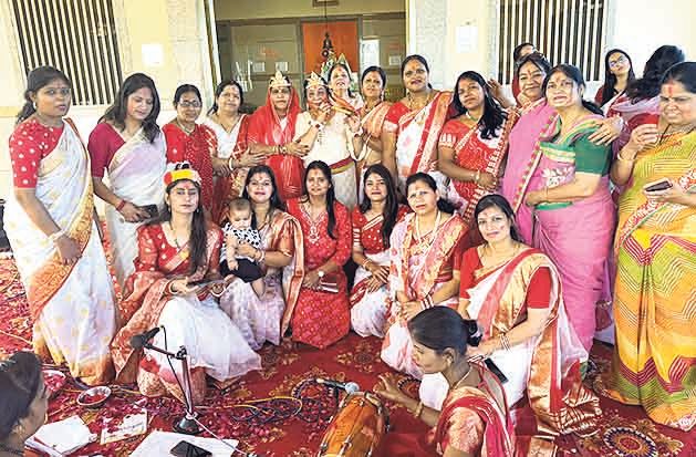 Celebrated Fagotsav in Gokuldham on Gyaras, danced