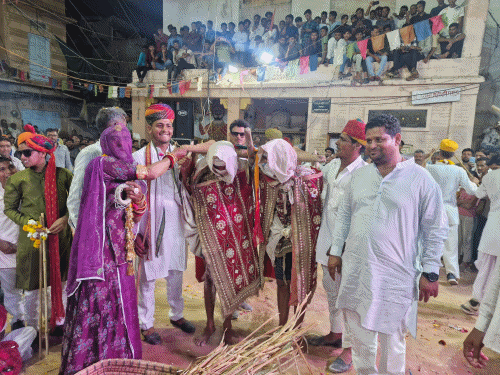 The colors of Holi festival in Marwar Mundwa | मारवाड़ मूंडवा में होली ...