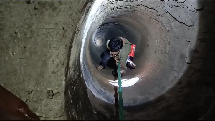 Rescue of a cat; after 7 days of hard work, it was safely taken out ...