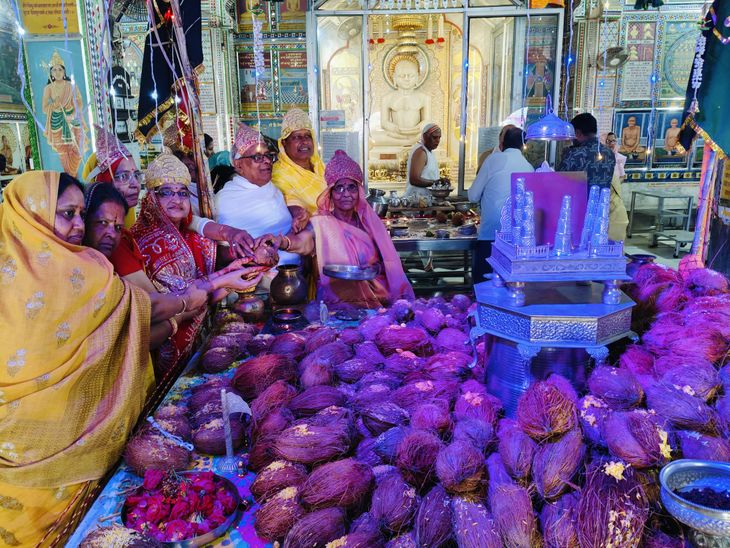Today, the auspicious entry of Jain monks in Niwai after offering 256 ...