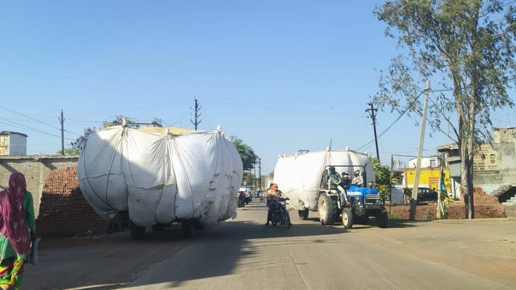 Overloaded trolleys filled with straw are increasing the trouble of ...