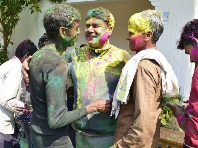 Holi color-gulal in Maholi | महोली में होली का रंग-गुलाल: सांसद-विधायक ...