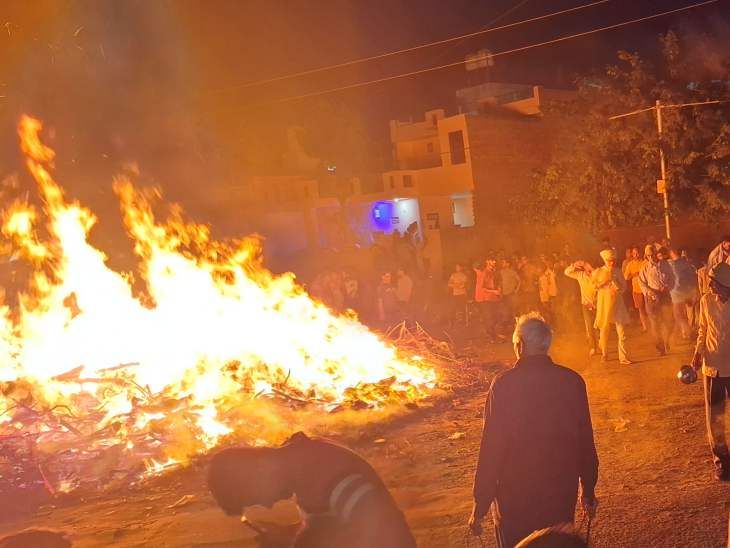 Holi begins with the burning of Holika