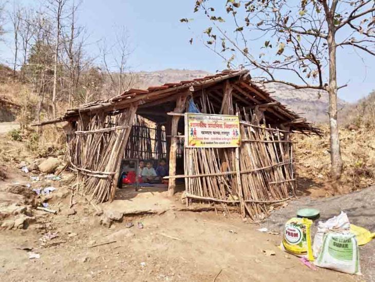 This is not a hut but a government school... | ये झोपड़ी नहीं सरकारी ...