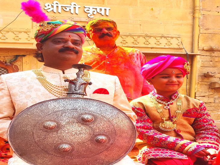 Hemant Vyas became the king of Sonar fort for a day | सोनार दुर्ग में हेमंत व्यास बने एक दिन के ...