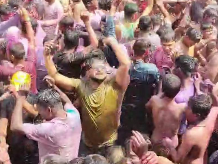 See the colors of Holi in Prayagraj in 20 pictures