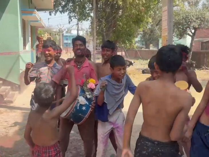 Holi celebrated in traditional way in Magadh