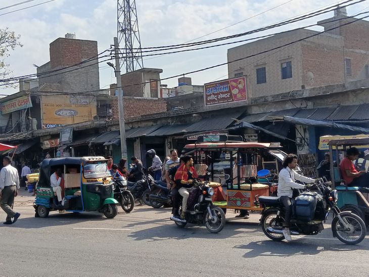 Traffic system in bad shape in Sasni | सासनी में यातायात व्यवस्था बदहाल ...