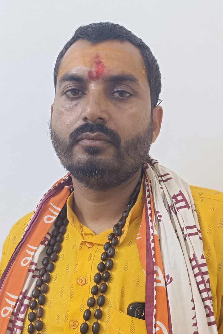 Dumping of garbage should be stopped in Sakatpur, Saint Vivek Maharaj ...