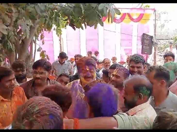 Jansatta Dal's Holi Milan function in Kunda | कुंडा में जनसत्ता दल का होली मिलन समारोह: एमएलसी ...