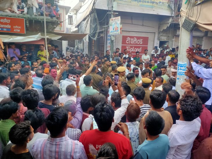 Villagers burst out laughing on Haduda festival | हडूडा पर्व पर हंसी से ...