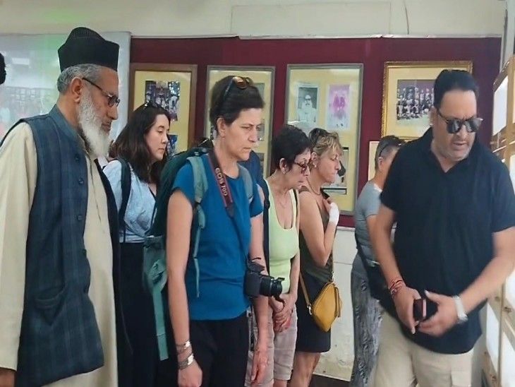 French team saw the world's largest Quran Impressed by calligraphy ...