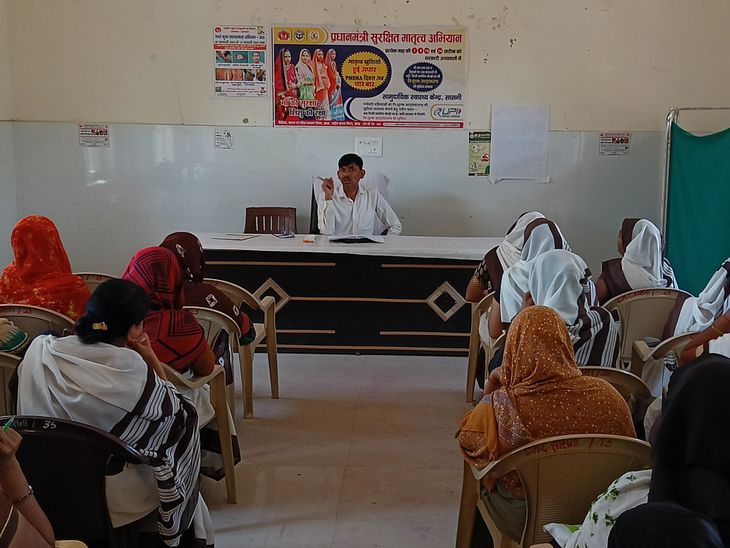 Special training to ASHA workers at health centre