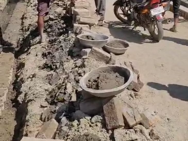 Use of inferior material in drain construction | नाली निर्माण में घटिया ...