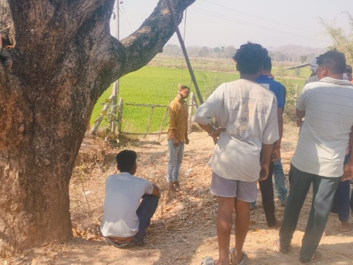 The body of a young man was found hanging from a tree in Balaghat