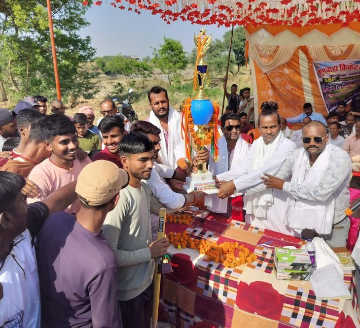 The final match of the tournament was played between Manjuarahi vs ...