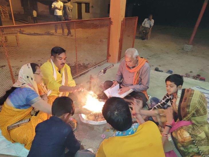 Religious event at Mahaveeran Hanuman temple in Laharpur | लहरपुर के ...