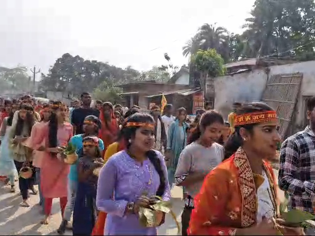 1100 girls took out 8 km long Kalash Yatra | 1100 कन्याओं ने 8 किमी ...