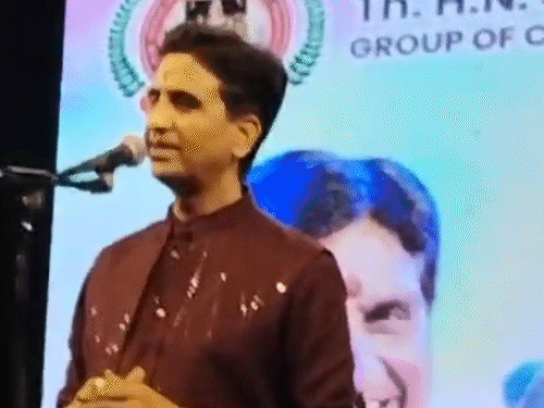 Dr. Kumar Vishwas will come to Prayag Holi Festival today