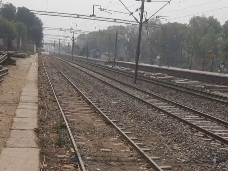 A woman's body was found on the DFC line | डीएफसी लाइन पर मिला महिला का ...